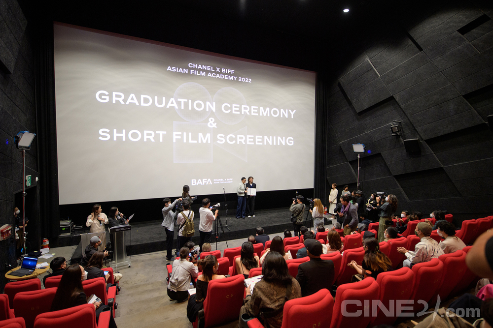 #BIFF 8호 [뉴스] CHANEL X BIFF 아시아영화아카데미 수료식 열려